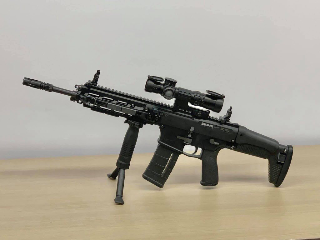 First photos of new Japanese Self-Defence Forces Rifle and Pistol ...