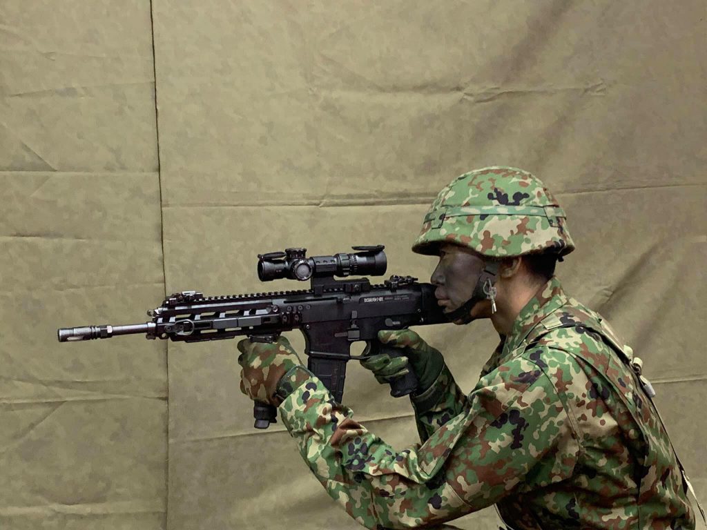 First photos of new Japanese Self-Defence Forces Rifle and Pistol ...