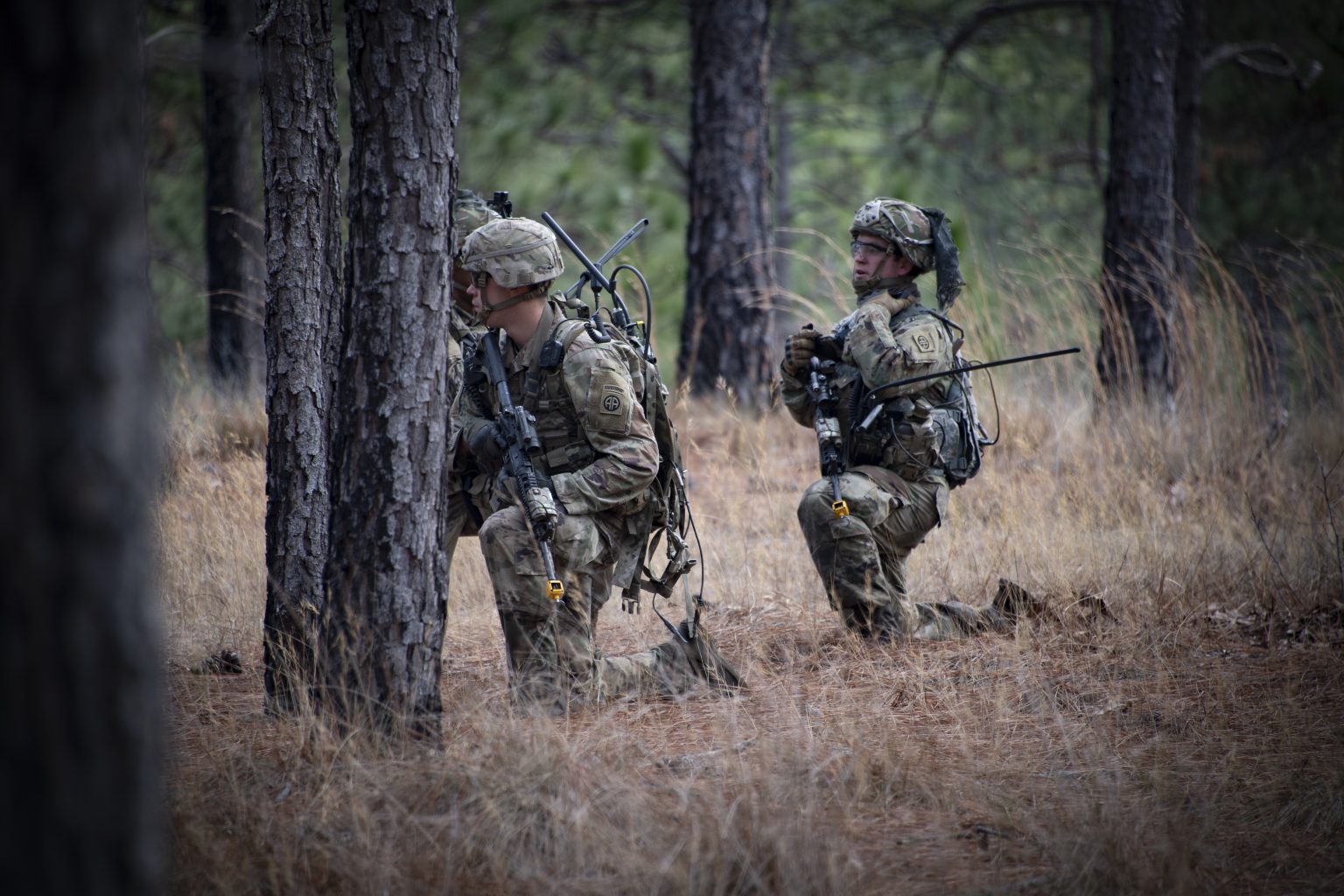 82nd Airborne Paratroopers Test New Handheld Leader Radios - Strikehold.net